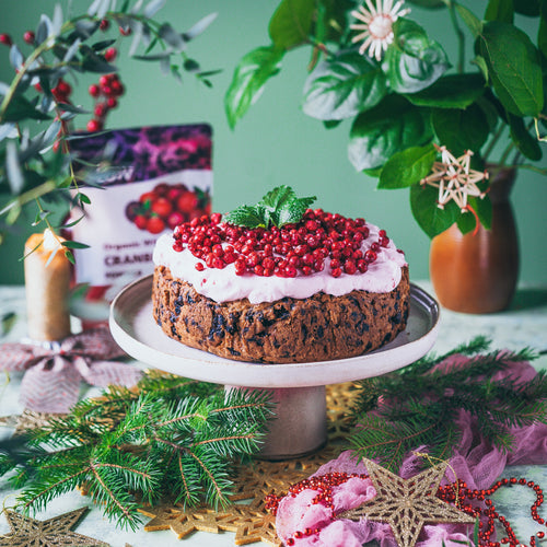 Plant-Derived Christmas Cake with Lingonberry Foam – LOOV